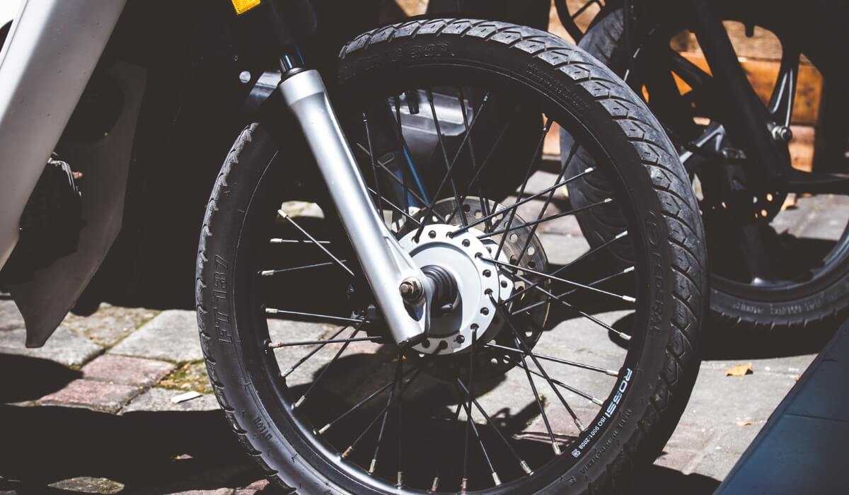 10 Merk Ban Motor Terbaik Untuk Harian | Warta OTO